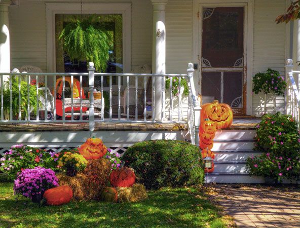 Halloween decorations await the kids.. | Smithsonian Photo Contest ...