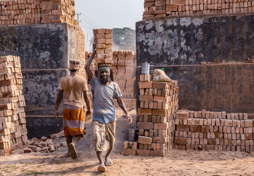 Carry bricks | Smithsonian Photo Contest | Smithsonian Magazine