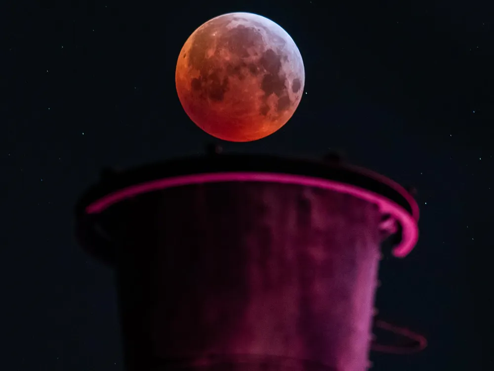 Ten Stunning Photos of the Super Blood Wolf Moon Lunar Eclipse