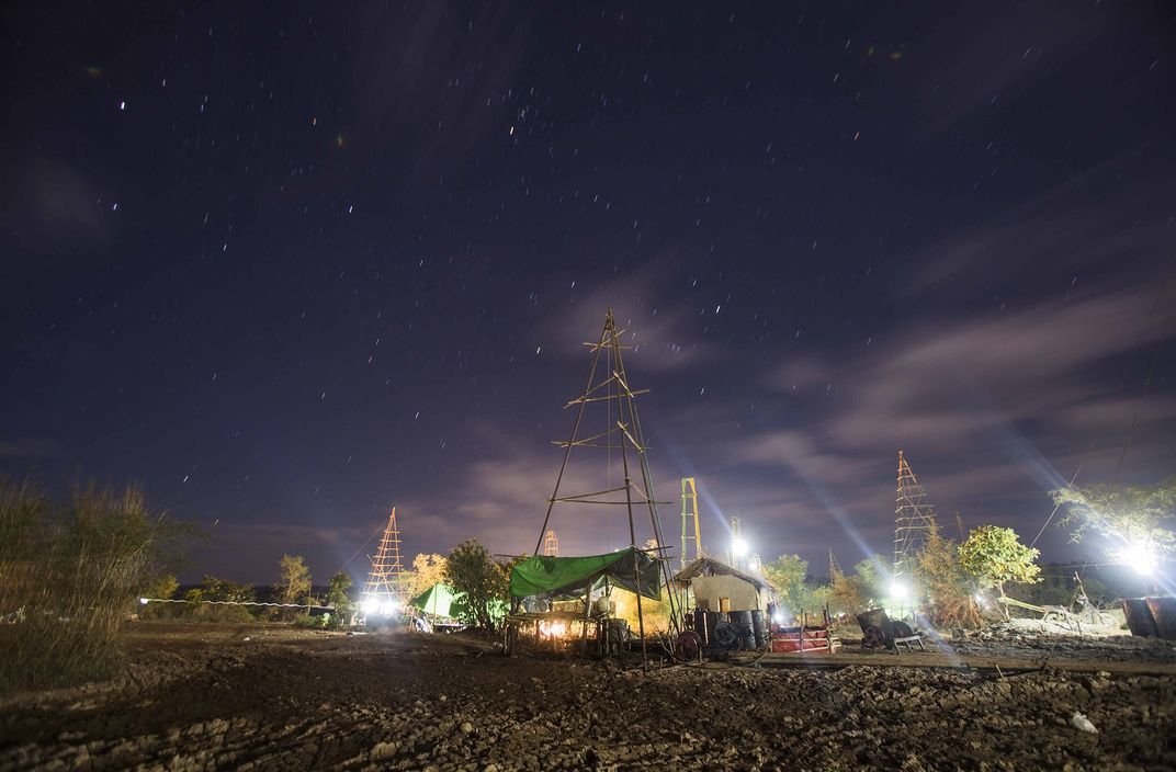 night sky at oil mine | Smithsonian Photo Contest | Smithsonian Magazine