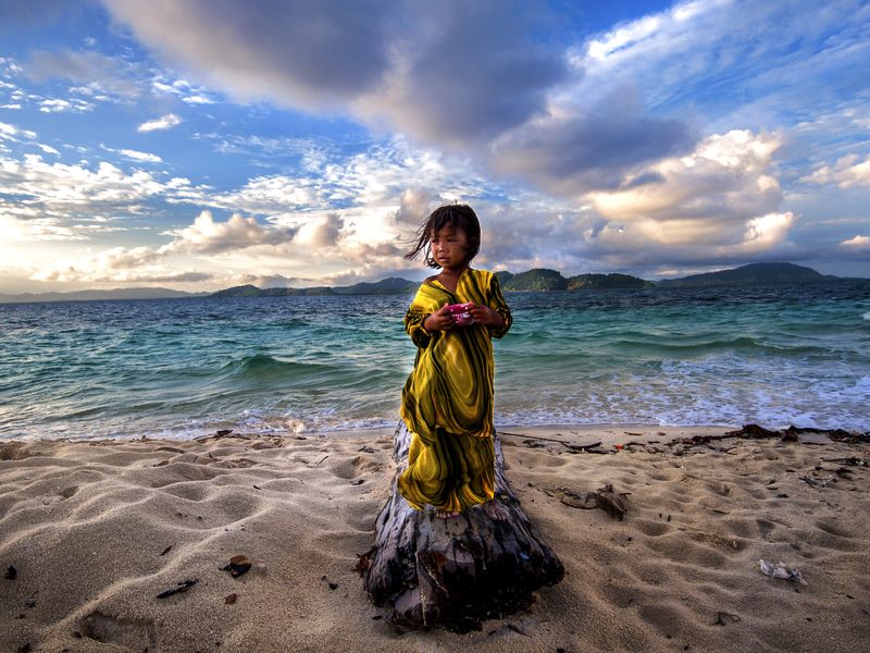 Children by the Sea | Smithsonian Photo Contest | Smithsonian Magazine