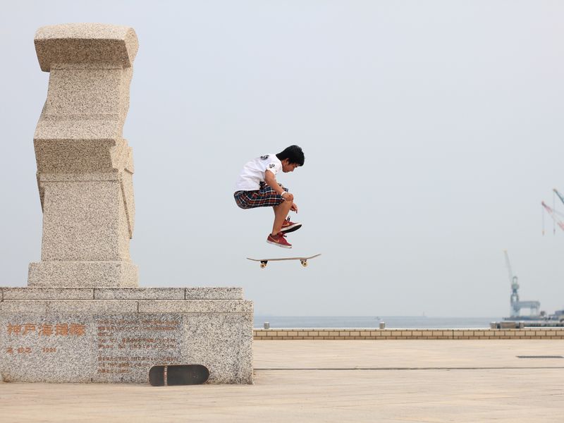 Skateboarder by the sea | Smithsonian Photo Contest | Smithsonian Magazine