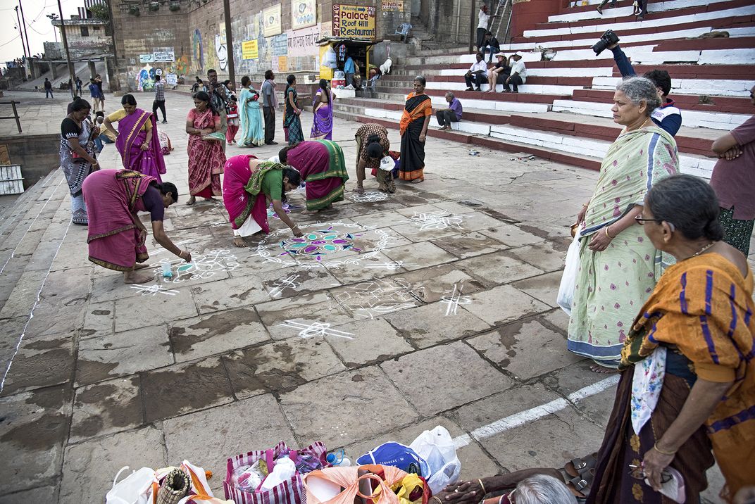 Decorating Varanasi | Smithsonian Photo Contest | Smithsonian Magazine