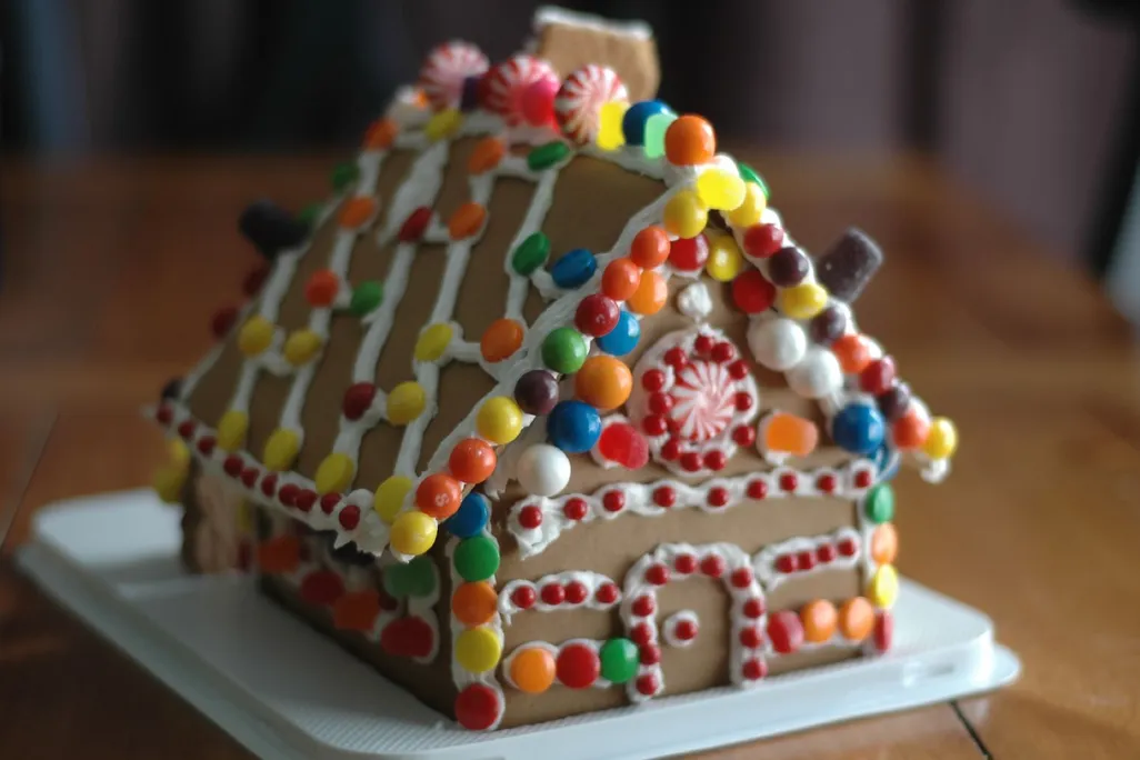 gingerbread house description