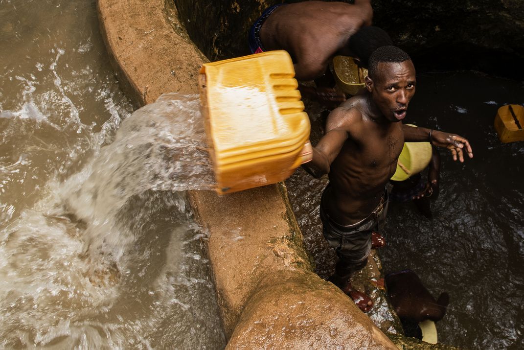 Singing Hole, men | Smithsonian Photo Contest | Smithsonian Magazine