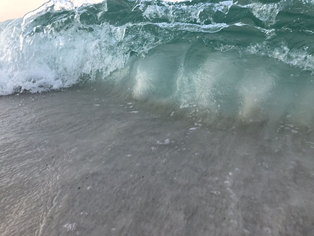 Formation of barrel wave against the shore, Miramar Beach, Destin FL ...