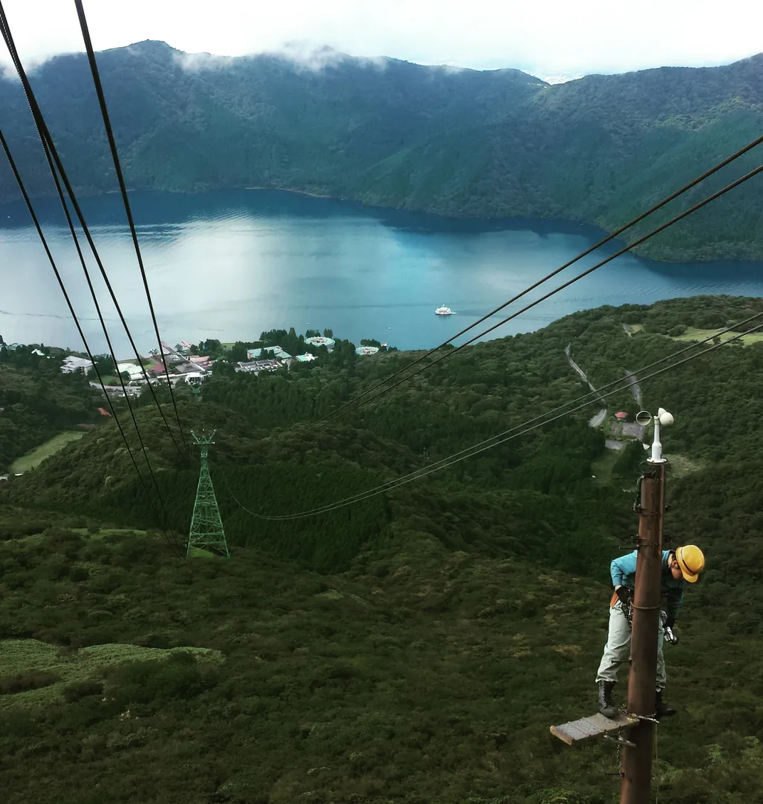 High Wire Work on the Komagatake Rope Way | Smithsonian Photo Contest ...