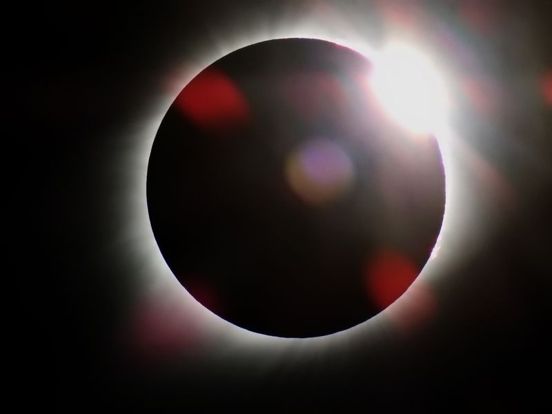 Sparkling diamond ring eclipse | Smithsonian Photo Contest ...