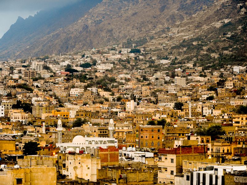 Taiz, Yemen Ta'izz or Taiz (تعز) is a city in the Yemeni Highlands ...