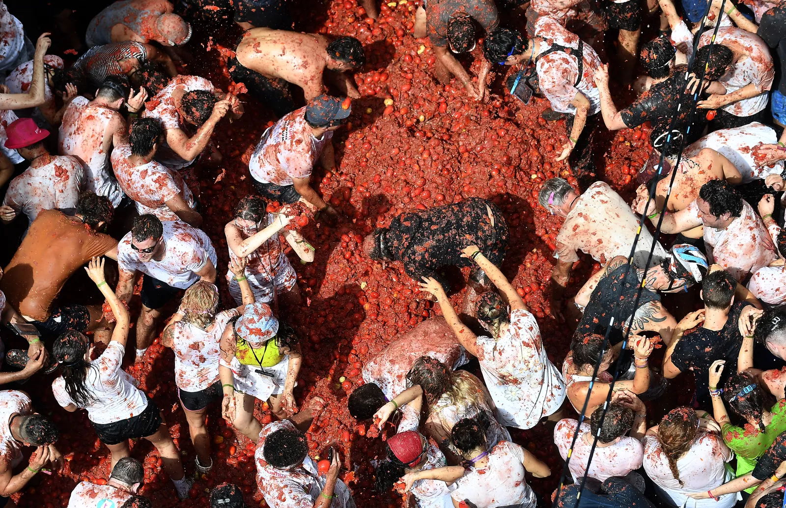 How a Spontaneous Food Fight Became La Tomatina, Spain's Annual Tomato ...