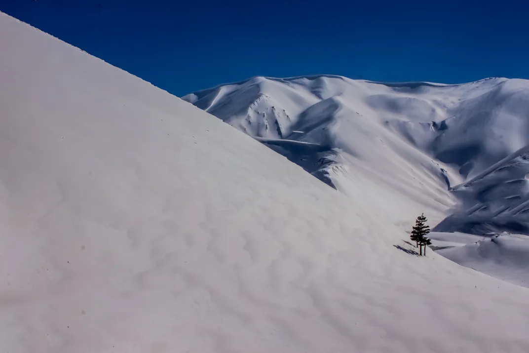 Tehran-Chalus road to the tourist areas of northern Iran, and here ...